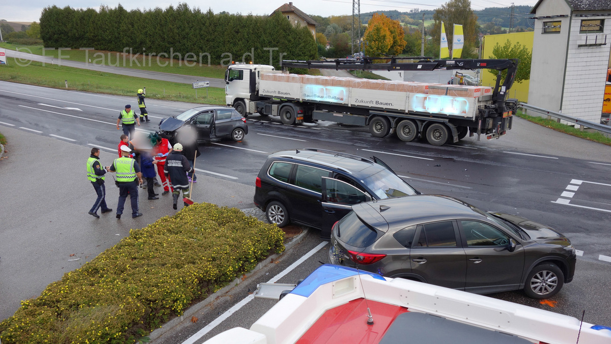 Verkehrsunfall auf der B137 - Bezirk Grieskirchen